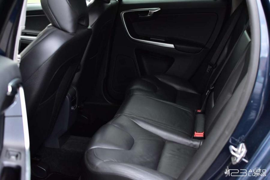 Blue Volvo XC60 2014 in Kretinga, with an engine capacity of 3.20 L and mileage of 281 thousand km for 10999 €, photo 16 on AUTOMOTO.COM.LV