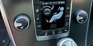 Blue Volvo XC60 2014 in Utena, with an engine capacity of 2.40 L and mileage of 326 thousand km for 13999 €, photo 7 on AUTOMOTO.COM.LV