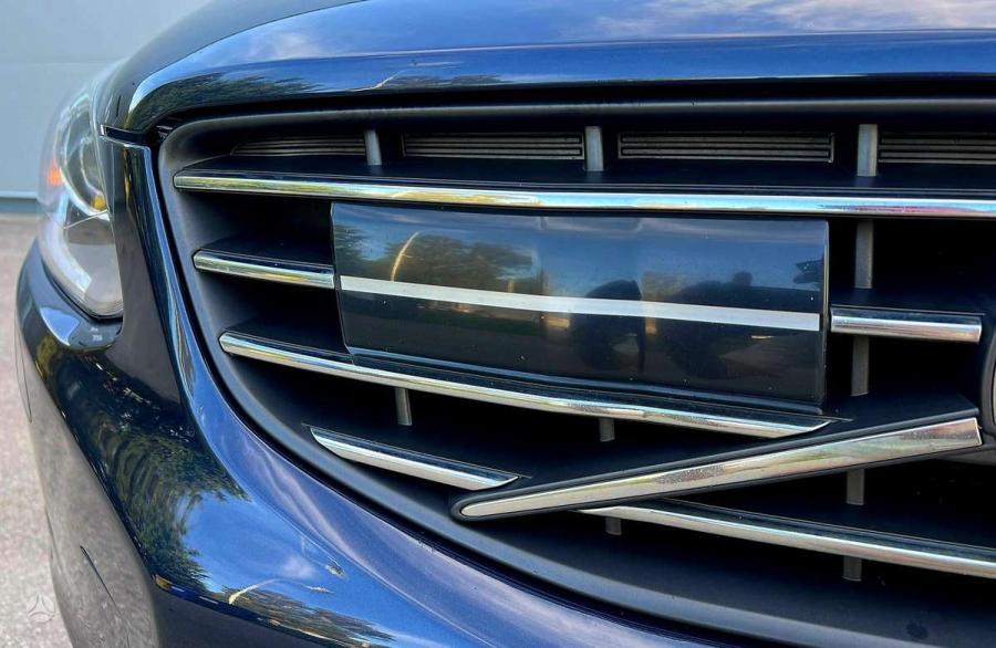 Blue Volvo XC60 2014 in Utena, with an engine capacity of 2.40 L and mileage of 326 thousand km for 13999 €, photo 8 on AUTOMOTO.COM.LV