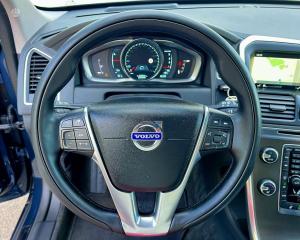 Blue Volvo XC60 2014 in Utena, with an engine capacity of 2.40 L and mileage of 326 thousand km for 13999 €, photo 16 on AUTOMOTO.COM.LV