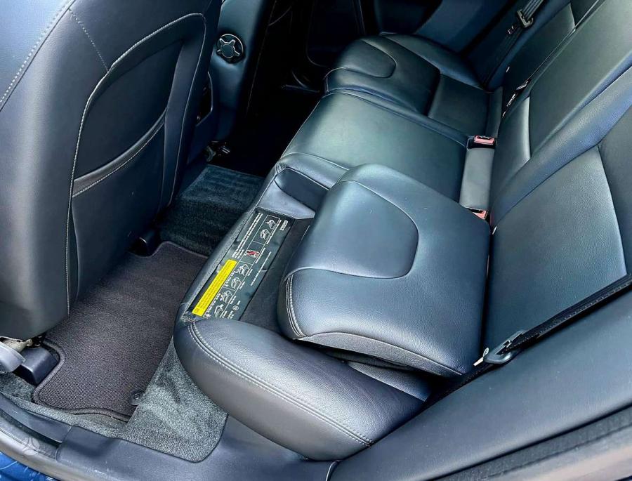 Blue Volvo XC60 2014 in Utena, with an engine capacity of 2.40 L and mileage of 326 thousand km for 13999 €, photo 28 on AUTOMOTO.COM.LV