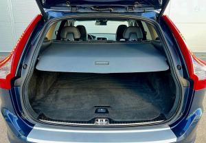 Blue Volvo XC60 2014 in Utena, with an engine capacity of 2.40 L and mileage of 326 thousand km for 13999 €, photo 42 on AUTOMOTO.COM.LV