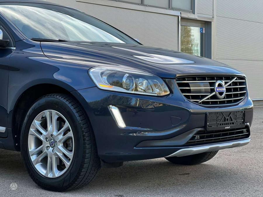 Blue Volvo XC60 2014 in Utena, with an engine capacity of 2.40 L and mileage of 326 thousand km for 13999 €, photo 43 on AUTOMOTO.COM.LV