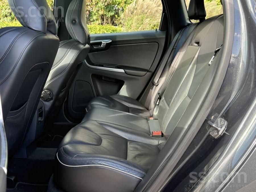 Zils Volvo XC60 2014 Rīga, ar dzinēja tilpumu 2.00 L un nobraukumu 253 tūkst. km par 12555 €, foto 22 vietnē AUTOMOTO.COM.LV