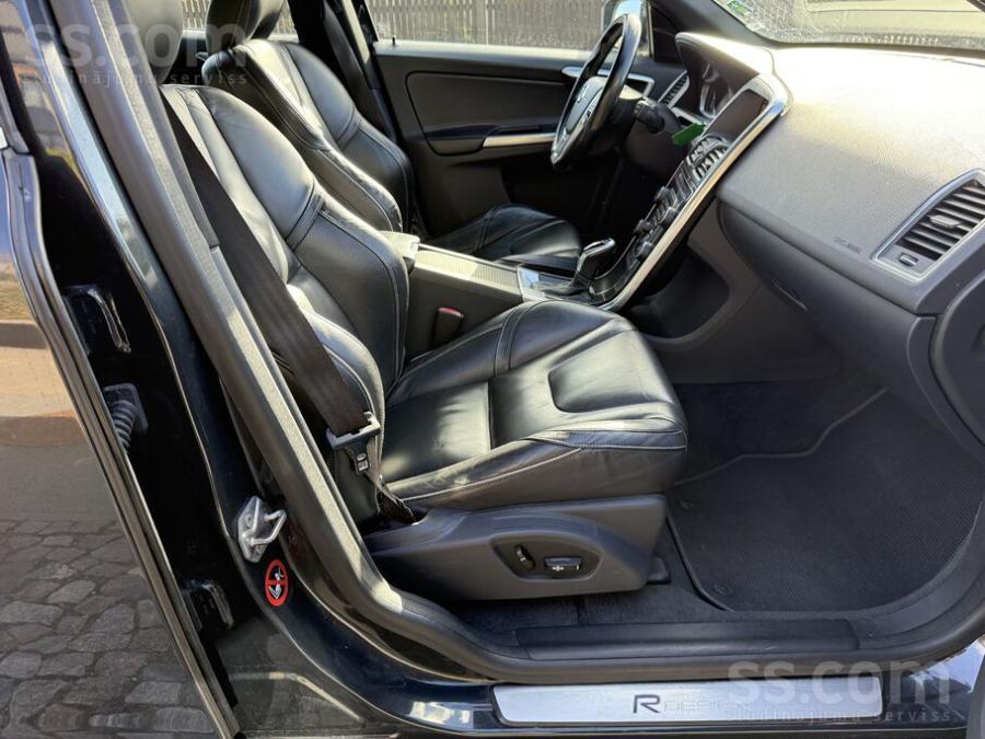 Zils Volvo XC60 2014 Rīga, ar dzinēja tilpumu 2.00 L un nobraukumu 253 tūkst. km par 12555 €, foto 27 vietnē AUTOMOTO.COM.LV