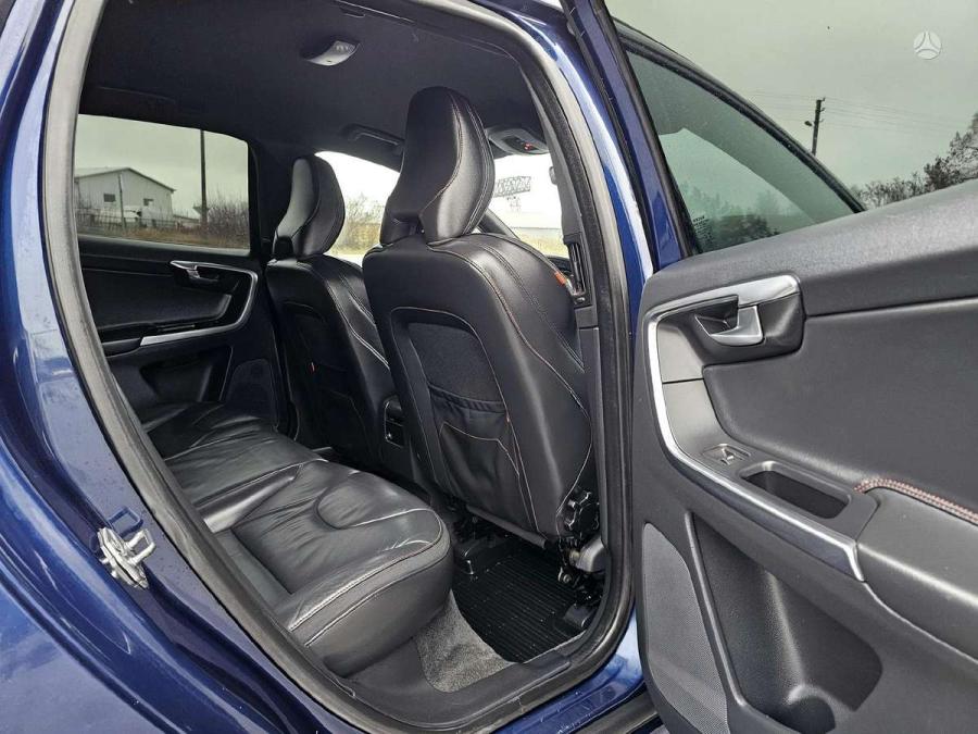 Zils Volvo XC60 2015 Radviliškis, ar dzinēja tilpumu 2.40 L un nobraukumu 290 tūkst. km par 8500 €, foto 19 vietnē AUTOMOTO.COM.LV