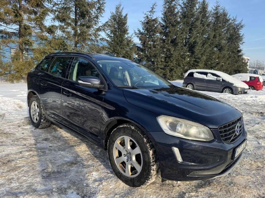 Blue Volvo XC60 2015 in Kaunas, with an engine capacity of 2.40 L and mileage of 323 thousand km for 9400 €, photo 4 on AUTOMOTO.COM.LV