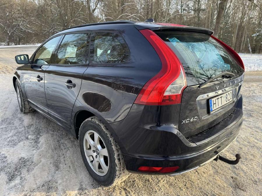 Blue Volvo XC60 2015 in Kaunas, with an engine capacity of 2.40 L and mileage of 323 thousand km for 9400 €, photo 6 on AUTOMOTO.COM.LV