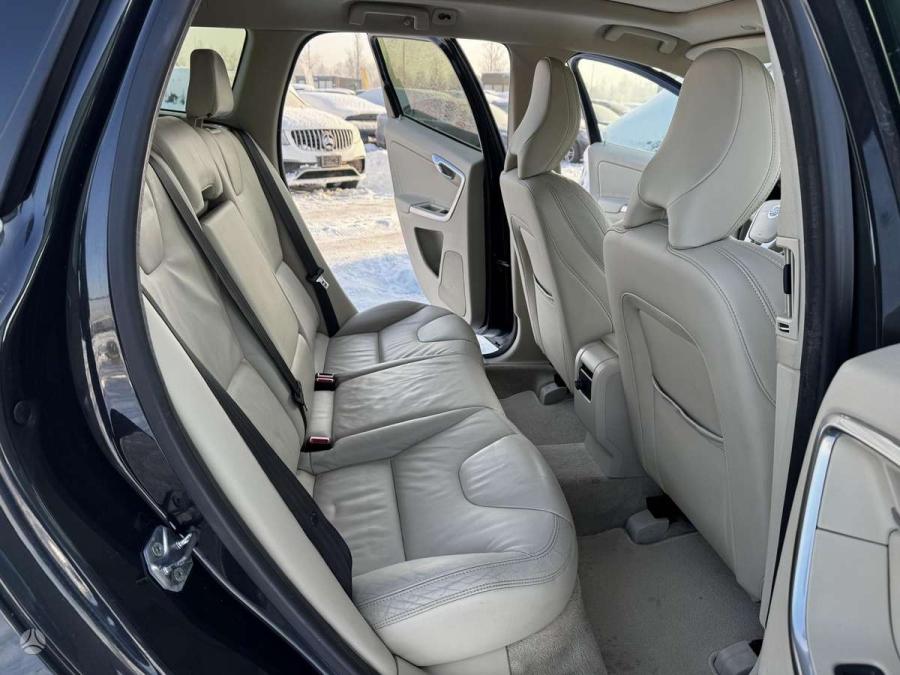 Zils Volvo XC60 2015 Viļņa, ar dzinēja tilpumu 1.97 L un nobraukumu 153 tūkst. km par 13800 €, foto 16 vietnē AUTOMOTO.COM.LV