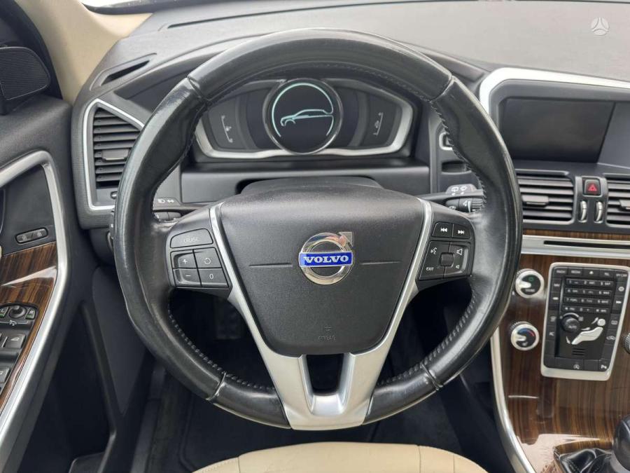 Zils Volvo XC60 2015 Alīta, ar dzinēja tilpumu 1.98 L un nobraukumu 248 tūkst. km par 10700 €, foto 21 vietnē AUTOMOTO.COM.LV