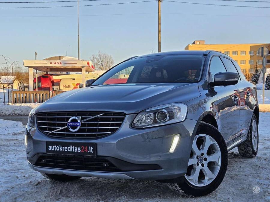 Blue Volvo XC60 2015 in Siauliai, with an engine capacity of 2.40 L and mileage of 238 thousand km for 13950 €, photo 3 on AUTOMOTO.COM.LV