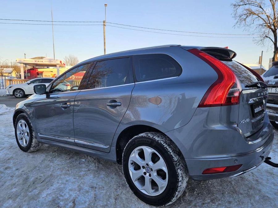 Blue Volvo XC60 2015 in Siauliai, with an engine capacity of 2.40 L and mileage of 238 thousand km for 13950 €, photo 8 on AUTOMOTO.COM.LV