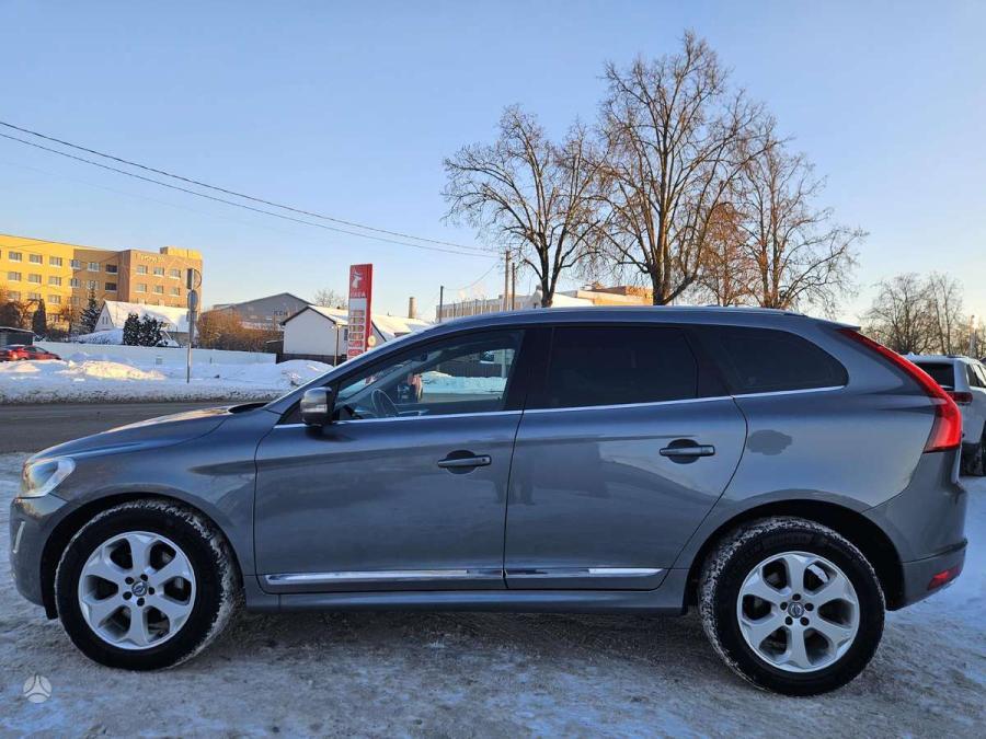 Blue Volvo XC60 2015 in Siauliai, with an engine capacity of 2.40 L and mileage of 238 thousand km for 13950 €, photo 9 on AUTOMOTO.COM.LV