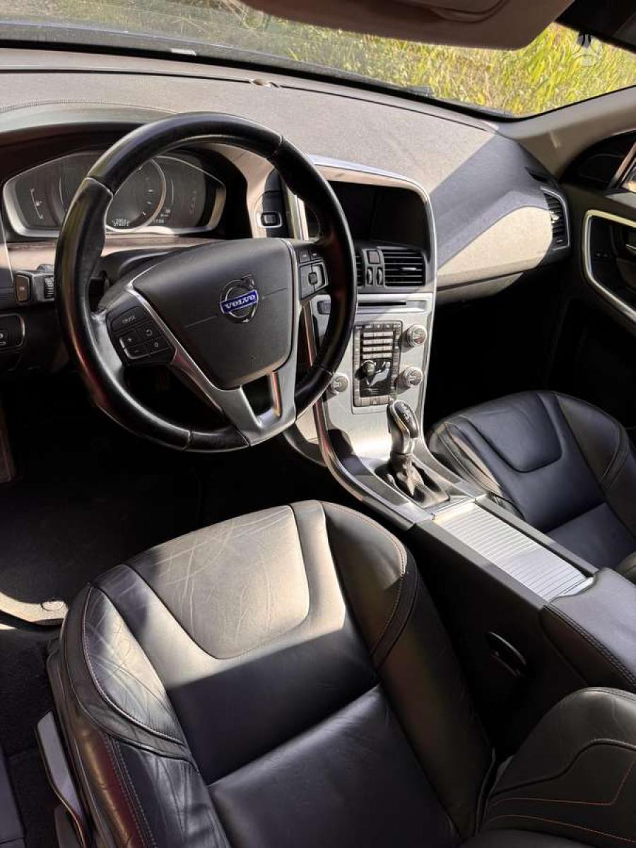 Zils Volvo XC60 2015 Viļņa, ar dzinēja tilpumu 1.97 L un nobraukumu 270 tūkst. km par 13300 €, foto 8 vietnē AUTOMOTO.COM.LV