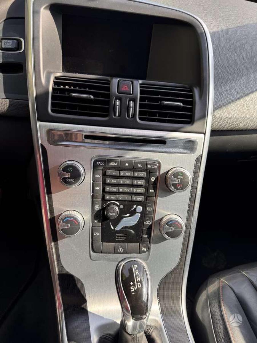 Zils Volvo XC60 2015 Viļņa, ar dzinēja tilpumu 1.97 L un nobraukumu 270 tūkst. km par 13300 €, foto 9 vietnē AUTOMOTO.COM.LV
