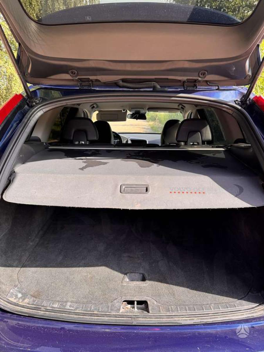 Zils Volvo XC60 2015 Viļņa, ar dzinēja tilpumu 1.97 L un nobraukumu 270 tūkst. km par 13300 €, foto 12 vietnē AUTOMOTO.COM.LV