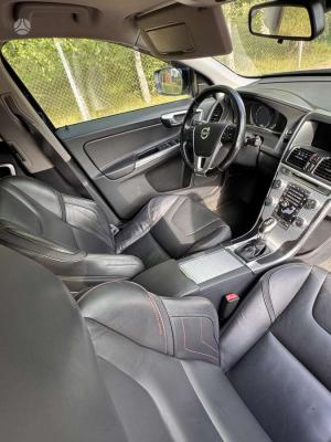 Zils Volvo XC60 2015 Viļņa, ar dzinēja tilpumu 1.97 L un nobraukumu 270 tūkst. km par 13300 €, foto 15 vietnē AUTOMOTO.COM.LV