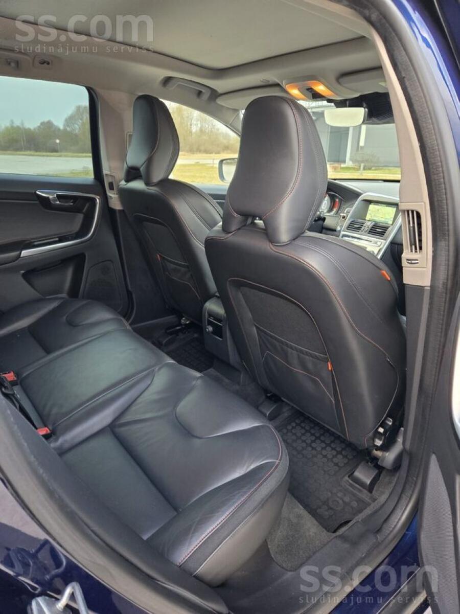 Zils Volvo XC60 2015 Rīga, ar dzinēja tilpumu 2.40 L un nobraukumu 329 tūkst. km par 11300 €, foto 23 vietnē AUTOMOTO.COM.LV