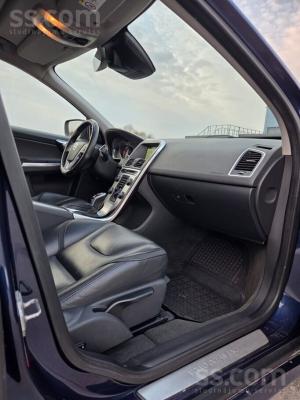Zils Volvo XC60 2015 Rīga, ar dzinēja tilpumu 2.40 L un nobraukumu 329 tūkst. km par 11300 €, foto 24 vietnē AUTOMOTO.COM.LV