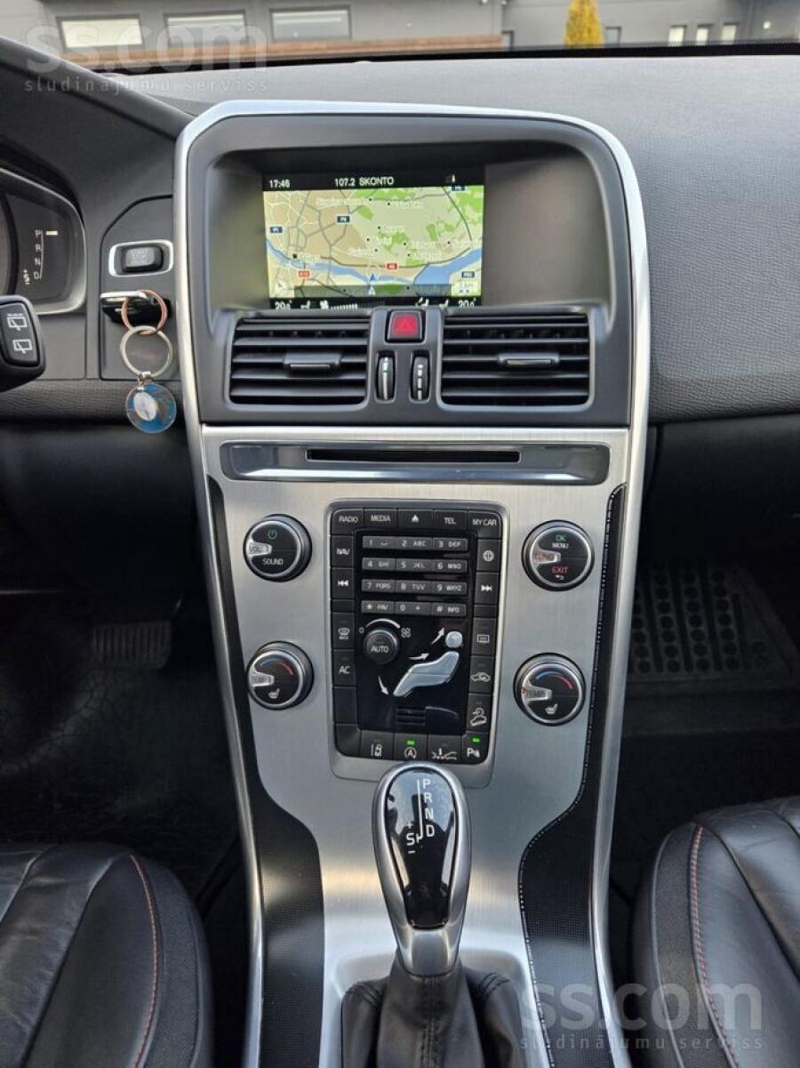 Zils Volvo XC60 2015 Rīga, ar dzinēja tilpumu 2.40 L un nobraukumu 329 tūkst. km par 11300 €, foto 26 vietnē AUTOMOTO.COM.LV