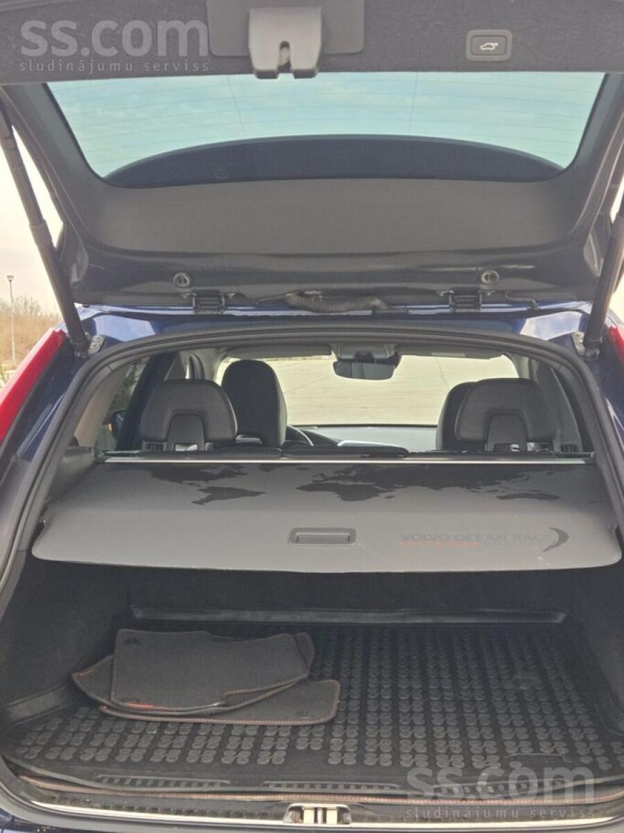 Zils Volvo XC60 2015 Rīga, ar dzinēja tilpumu 2.40 L un nobraukumu 329 tūkst. km par 11300 €, foto 29 vietnē AUTOMOTO.COM.LV