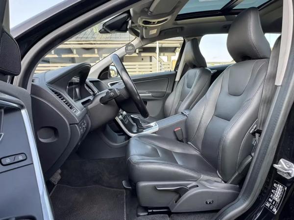 Zils Volvo XC60 2015 Jelgava, ar dzinēja tilpumu 2.00 L un nobraukumu 180 tūkst. km par 12700 €, foto 8 vietnē AUTOMOTO.COM.LV