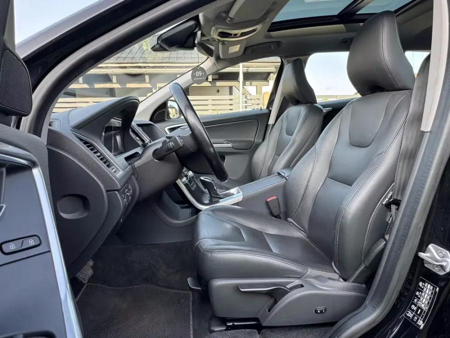 Blue Volvo XC60 2015 in Jelgava, with an engine capacity of 2.00 L and mileage of 180 thousand km for 12700 €, photo 9 on AUTOMOTO.COM.LV