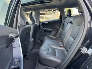 Blue Volvo XC60 2015 in Jelgava, with an engine capacity of 2.00 L and mileage of 180 thousand km for 12700 €, photo 10 on AUTOMOTO.COM.LV