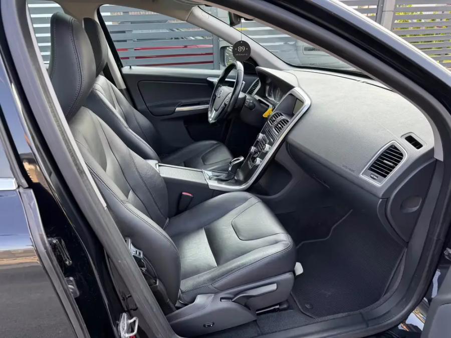 Blue Volvo XC60 2015 in Jelgava, with an engine capacity of 2.00 L and mileage of 180 thousand km for 12700 €, photo 12 on AUTOMOTO.COM.LV