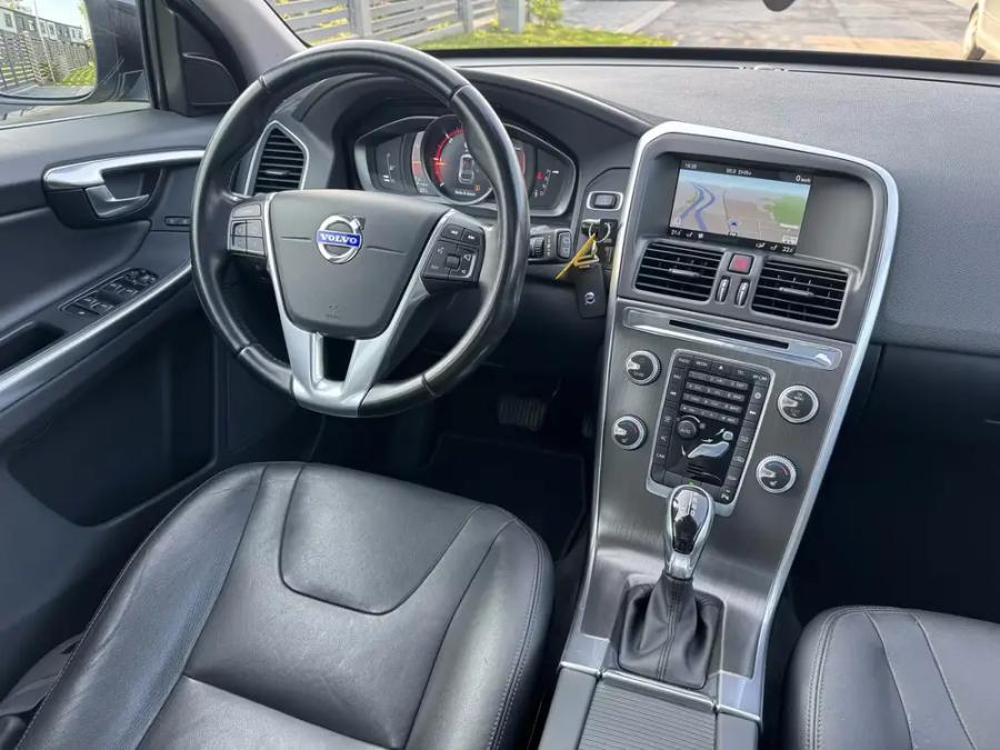 Blue Volvo XC60 2015 in Jelgava, with an engine capacity of 2.00 L and mileage of 180 thousand km for 12700 €, photo 15 on AUTOMOTO.COM.LV