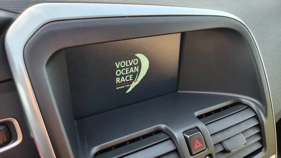 Blue Volvo XC60 2015 in Riga, with an engine capacity of 2.00 L and mileage of 247 thousand km for 10900 €, photo 13 on AUTOMOTO.COM.LV