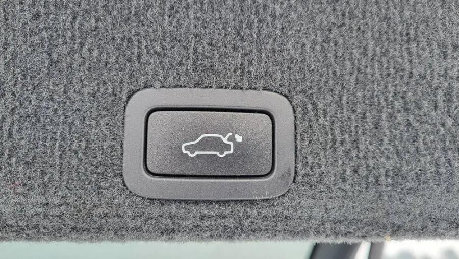 Blue Volvo XC60 2015 in Riga, with an engine capacity of 2.00 L and mileage of 247 thousand km for 10900 €, photo 20 on AUTOMOTO.COM.LV