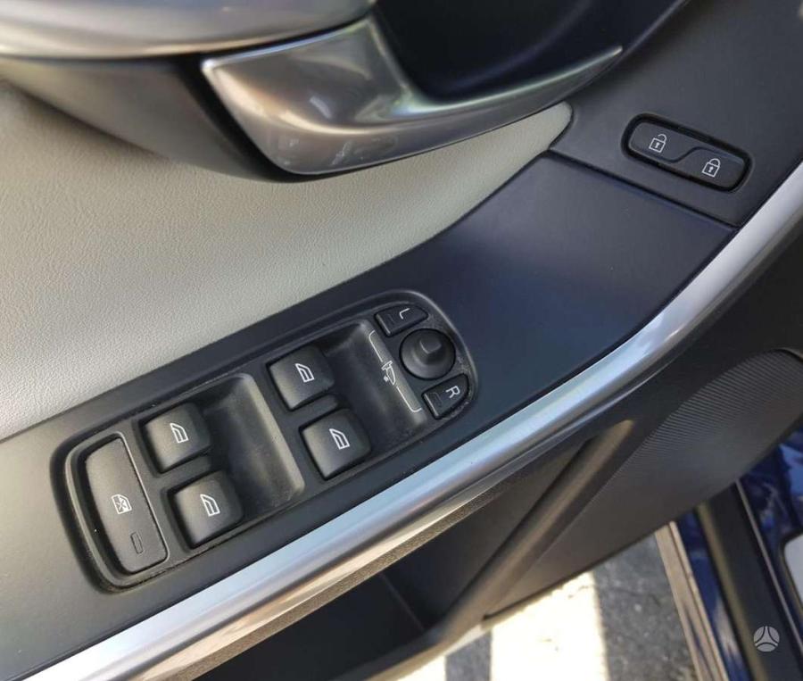 Blue Volvo XC60 2015 in Siauliai, with an engine capacity of 1.97 L and mileage of 199 thousand km for 11200 €, photo 15 on AUTOMOTO.COM.LV