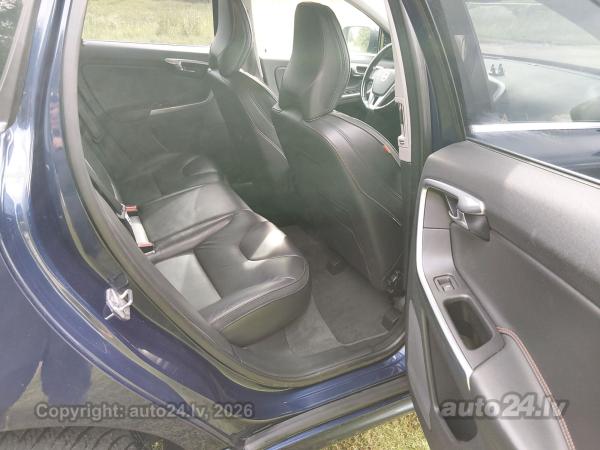 Blue Volvo XC60 2015 in Paide, with an engine capacity of 2.00 L and mileage of 280 thousand km for 13800 €, photo 9 on AUTOMOTO.COM.LV