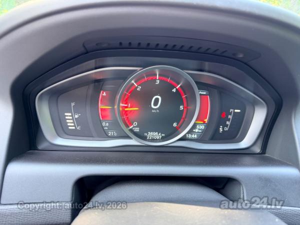Zils Volvo XC60 2015 Tallina, ar dzinēja tilpumu 2.00 L un nobraukumu 221 tūkst. km par 11900 €, foto 4 vietnē AUTOMOTO.COM.LV