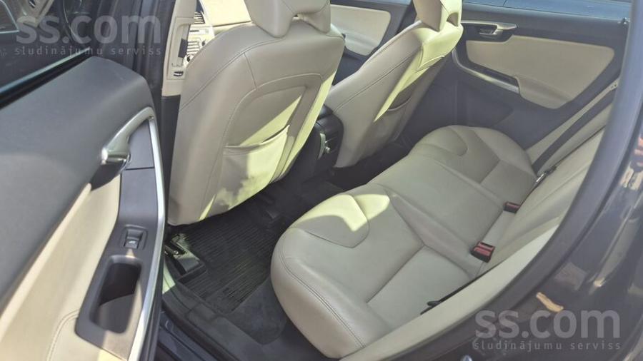 Zils Volvo XC60 2015 Rīga, ar dzinēja tilpumu 2.00 L un nobraukumu 192 tūkst. km par 11999 €, foto 18 vietnē AUTOMOTO.COM.LV