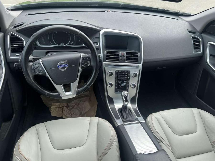 Zils Volvo XC60 2015 Telšiai, ar dzinēja tilpumu 2.40 L un nobraukumu 330 tūkst. km par 7999 €, foto 10 vietnē AUTOMOTO.COM.LV