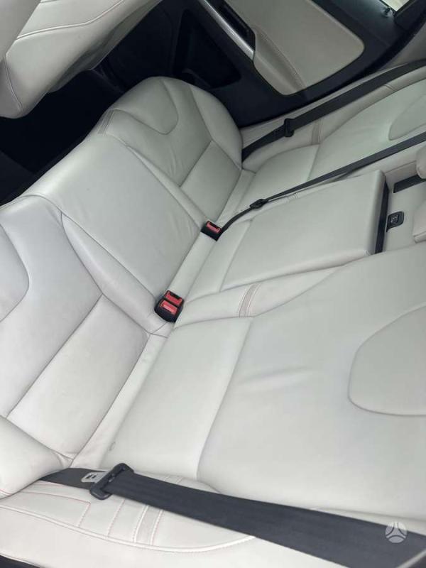Zils Volvo XC60 2015 Telšiai, ar dzinēja tilpumu 2.40 L un nobraukumu 330 tūkst. km par 7999 €, foto 10 vietnē AUTOMOTO.COM.LV