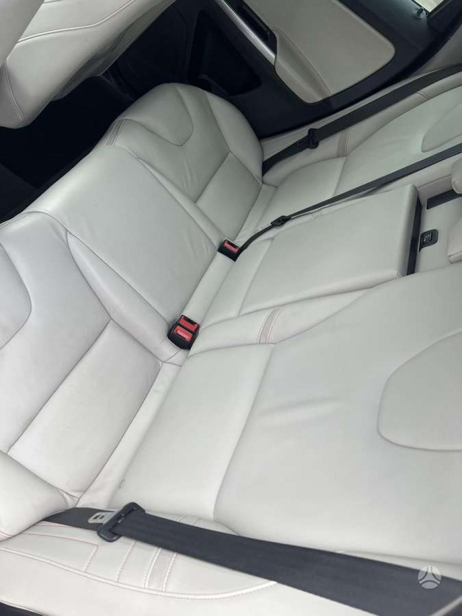 Zils Volvo XC60 2015 Telšiai, ar dzinēja tilpumu 2.40 L un nobraukumu 330 tūkst. km par 7999 €, foto 11 vietnē AUTOMOTO.COM.LV