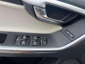 Zils Volvo XC60 2015 Telšiai, ar dzinēja tilpumu 2.40 L un nobraukumu 330 tūkst. km par 7999 €, foto 12 vietnē AUTOMOTO.COM.LV