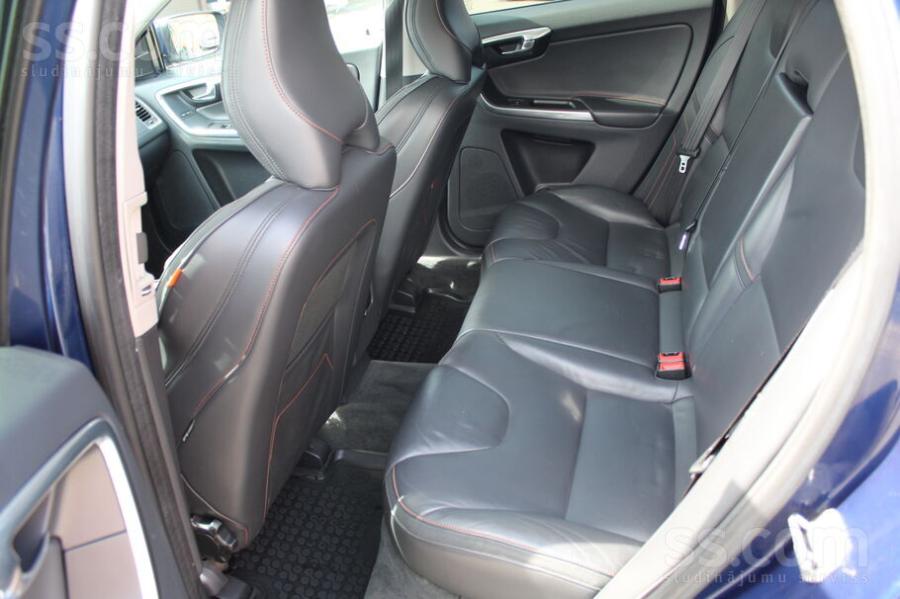 Blue Volvo XC60 2015 in Liepaja, with an engine capacity of 2.00 L and mileage of 250 thousand km for 12300 €, photo 7 on AUTOMOTO.COM.LV
