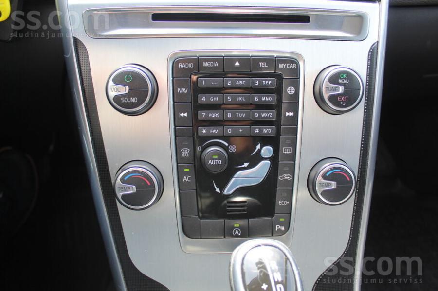 Blue Volvo XC60 2015 in Liepaja, with an engine capacity of 2.00 L and mileage of 250 thousand km for 12300 €, photo 11 on AUTOMOTO.COM.LV