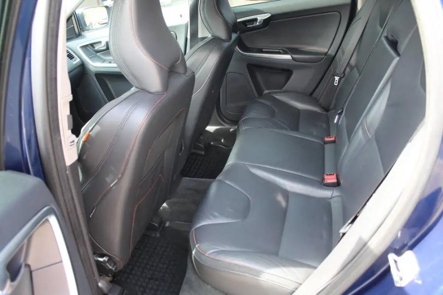 Zils Volvo XC60 2015 Liepāja, ar dzinēja tilpumu 2.00 L un nobraukumu 250 tūkst. km par 12300 €, foto 7 vietnē AUTOMOTO.COM.LV