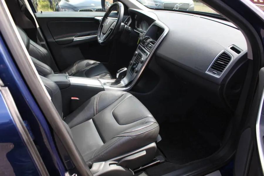 Zils Volvo XC60 2015 Liepāja, ar dzinēja tilpumu 2.00 L un nobraukumu 250 tūkst. km par 12300 €, foto 8 vietnē AUTOMOTO.COM.LV