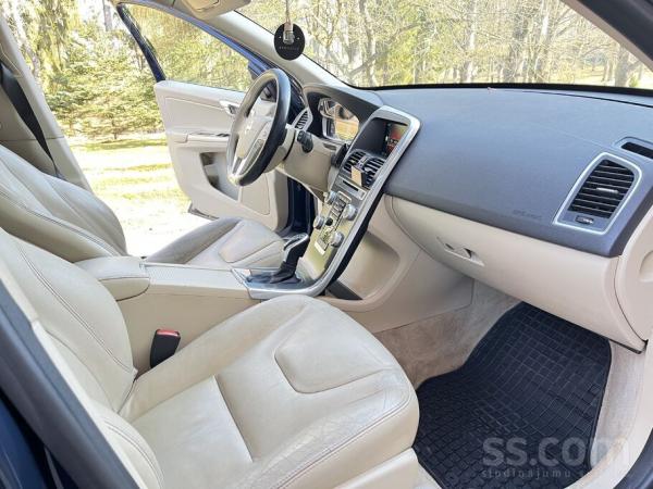 Zils Volvo XC60 2015 Valmiera, ar dzinēja tilpumu 2.50 L un nobraukumu 172 tūkst. km par 13100 €, foto 9 vietnē AUTOMOTO.COM.LV