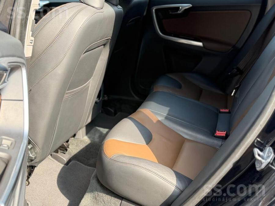 Zils Volvo XC60 2015 Rīga, ar dzinēja tilpumu 2.00 L un nobraukumu 0 tūkst. km par 11000 €, foto 5 vietnē AUTOMOTO.COM.LV