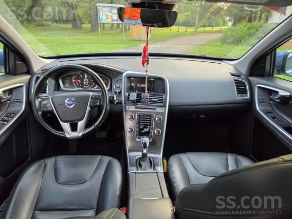 Zils Volvo XC60 2015 Rīga, ar dzinēja tilpumu 2.00 L un nobraukumu 354 tūkst. km par 12899 €, foto 4 vietnē AUTOMOTO.COM.LV