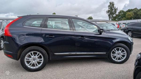 Volvo XC60 2015 in Utena on AUTOMOTO.COM.LV Blue Volvo XC60 2015 in Utena, with an engine capacity of 1.97 L and mileage of 232 thousand km for 9900 €, photo 6 on AUTOMOTO.COM.LV