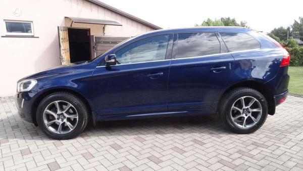 Blue Volvo XC60 2015 in Joniskis, with an engine capacity of 2.40 L and mileage of 264 thousand km for 11849 €, photo 8 on AUTOMOTO.COM.LV