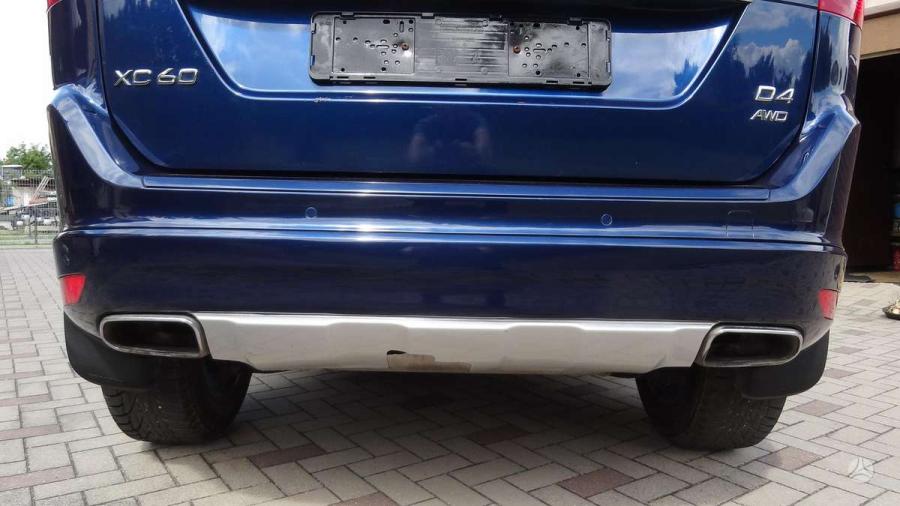 Blue Volvo XC60 2015 in Joniskis, with an engine capacity of 2.40 L and mileage of 264 thousand km for 11749 €, photo 12 on AUTOMOTO.COM.LV